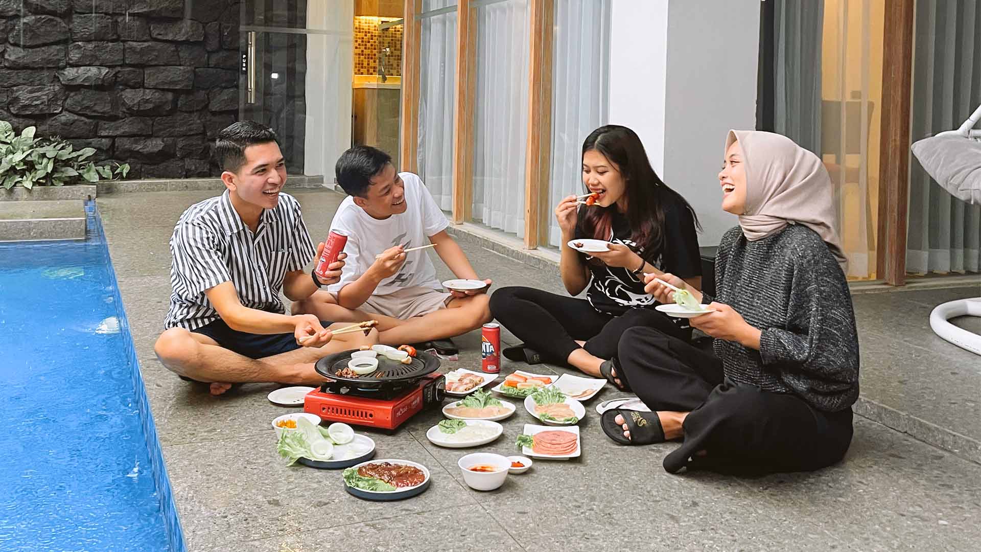 Stay And Dine - RAYZ UMM HOTEL MALANG